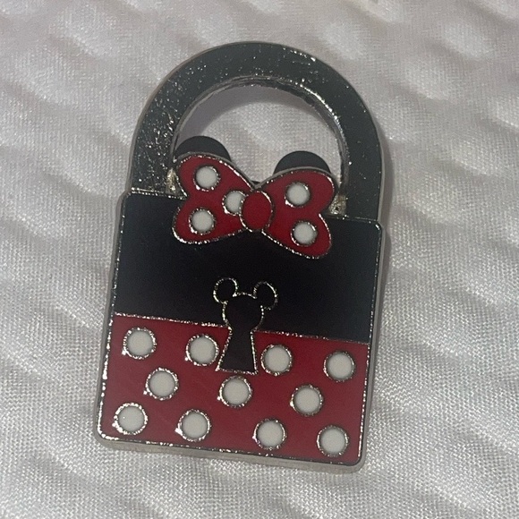 Accessories | Authentic Disney Minnie Mouse Lock Limited Release Pin ...